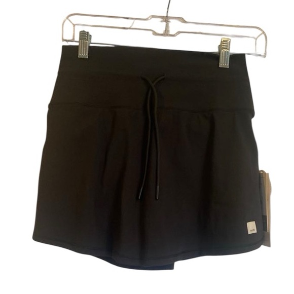 Vuori | Skirts | Nwt Vuori Daily Skirt Black Size Xs | Poshmark